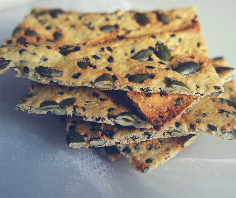 Keto krakersy z mąki kokosowej | jadietetyk.pl | Blog dietetyczny